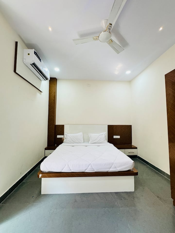 The 5 Star Deluxe Rooms In Udaipur - Udaipur