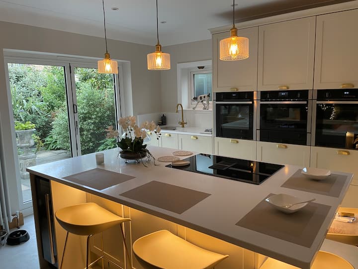 Hidden Gem With Pool - Southport