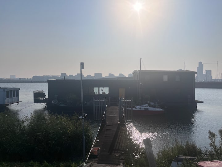 Large And Homely Houseboat - Amsterdam