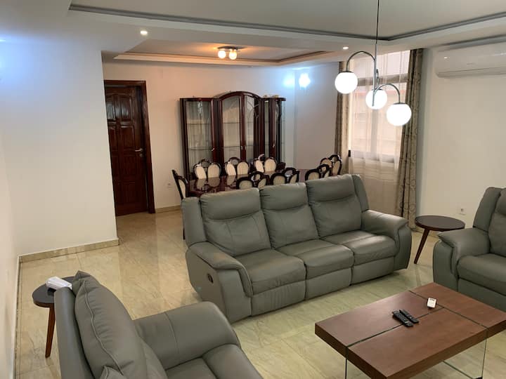 Logement Calme Au Centre De Kin - Kinshasa