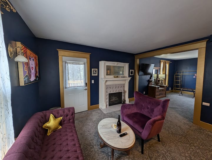 Gorgeous King Bed Suite - Tina Inspired Unit! - Sturgeon Bay, WI