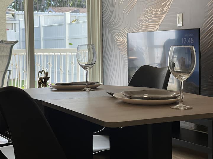 Luxury New Built 1br House W/ Backyard - Hidden Hills, CA