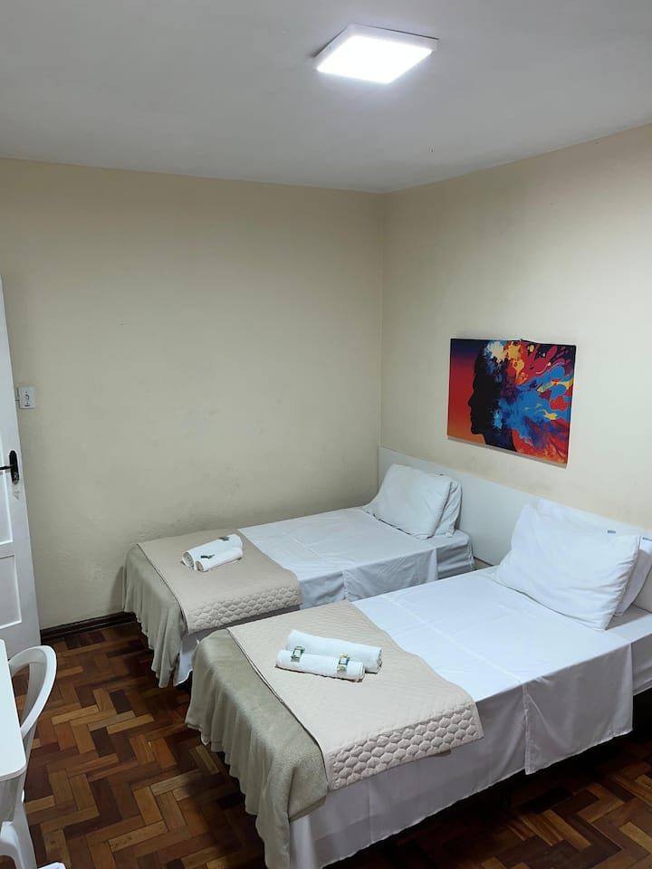 Suíte Centro Nova Friburgo Banheiro Privativo - Nova Friburgo