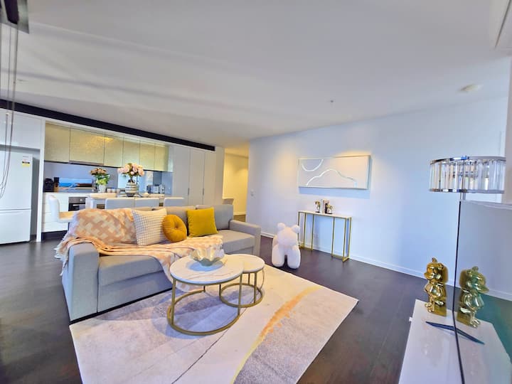 Luxury City 3br Oasis: Sky Views/pool/gym/freetram - Melbourne