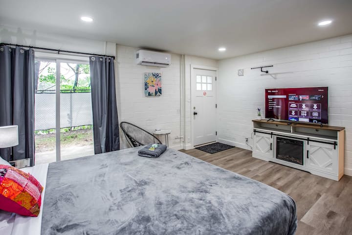 Newly Renovated Bright Studio - Rochester, NY