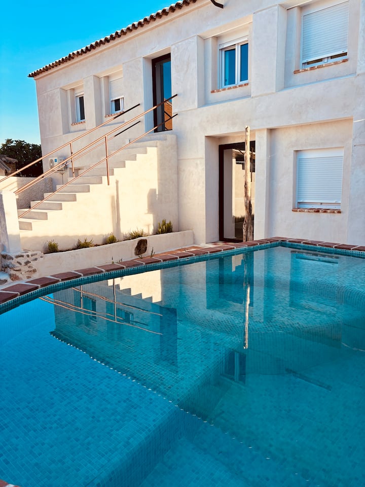 Puy Du Fou: Villa Para 24p | Spa Y Piscina - Toledo