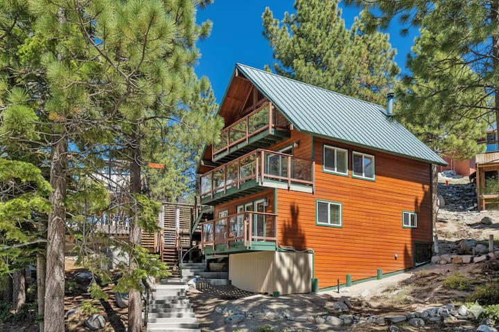 2100 Sq Ft Tahoe Chalet- Lake, Hiking, Bbq, Beach - Stateline, NV