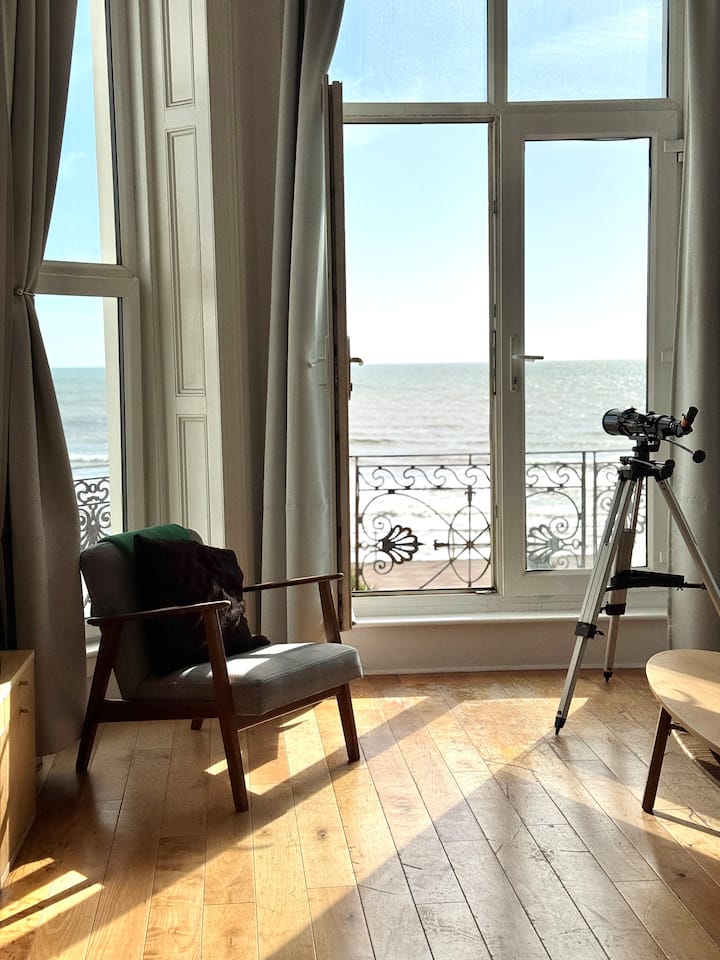 Spacious, Incredible Sea View - Bexhill-on-Sea