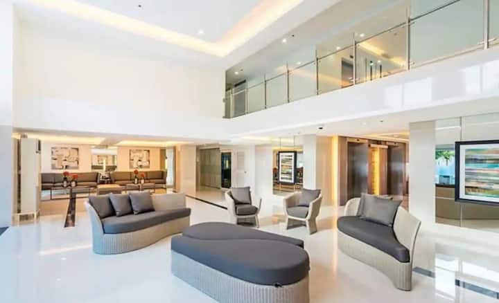 Awesome Makati 1 Bedroom Condo W/ Balcony And View - マカティ