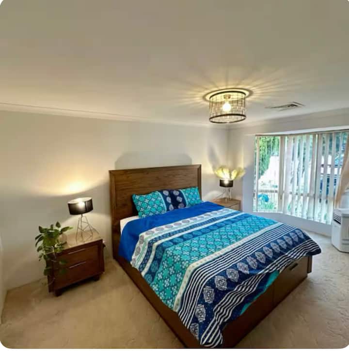 Ensuite Bathroom With King Size Bed - Busselton