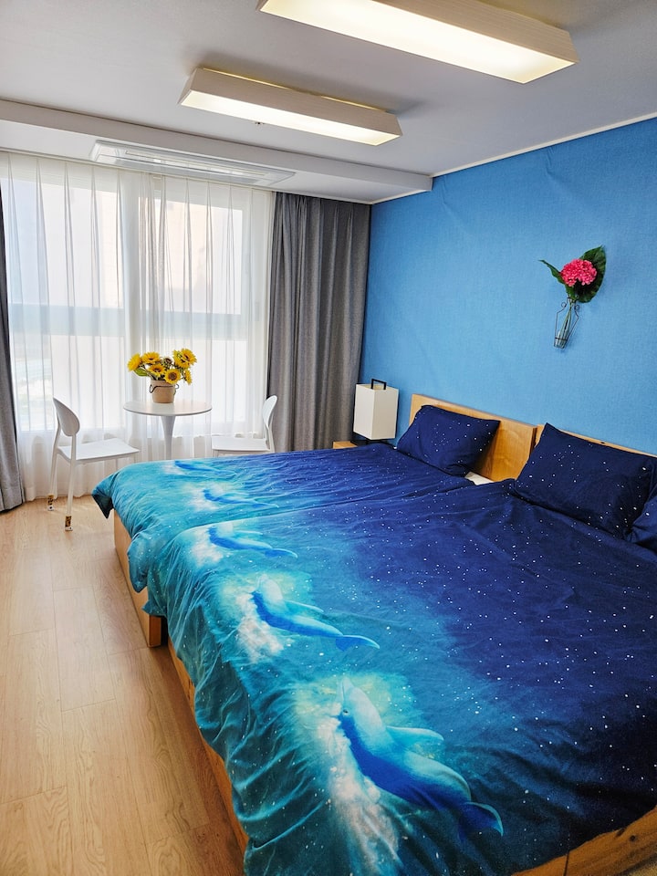 * 27. 해운대 해변까지102m, 엘시티 옆, 퀸베드1, 슈퍼싱글베드1,  1~4명까지 - Busan