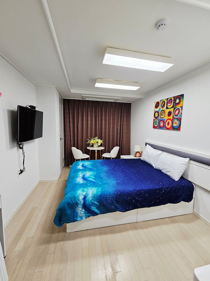 61. 해운대 해변까지102m, 엘시티 바로 옆, 퀸베드1+이불요, 3명까지 - Nam-gu