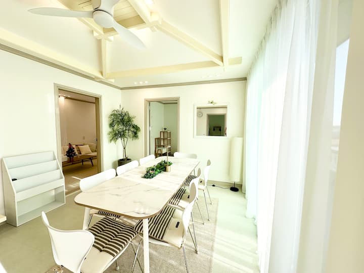 신상 숙소, 리뷰 확인!평일 연박할인, 다대포,지하철역과가까운집, 평온한 넓은거실과 주방 - Busan