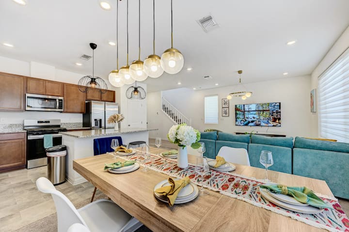 Serene Villa •7 Beds•new Furniture•near Strip - Las Vegas, NV