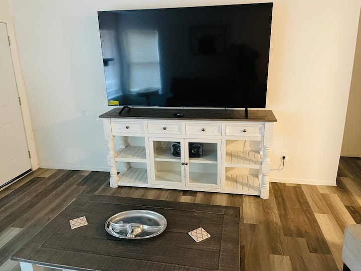 Stylish 2br Duplex | Bbq + Yard | Near Downtown. - Austin, TX