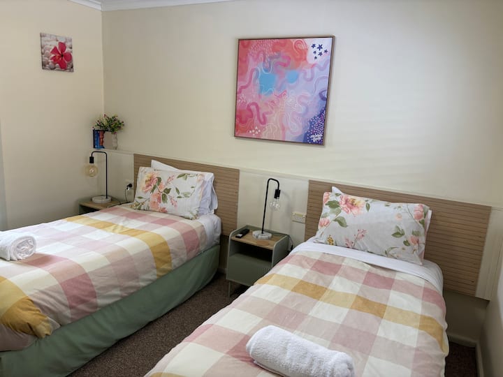 Stonez - Clunes - Gold Twin Room - Talbot