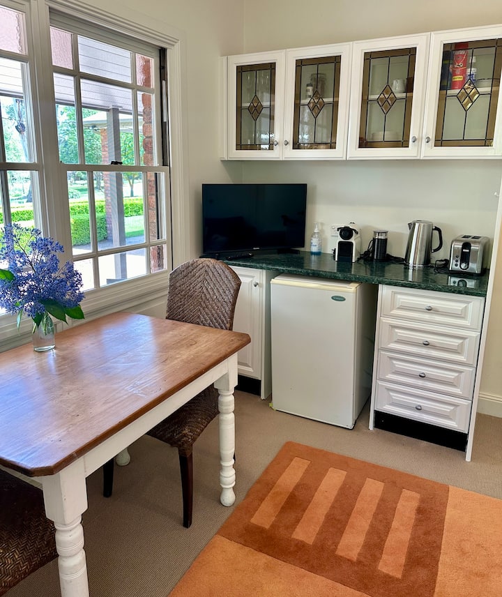 Mansfield Park, Five Acres Of Garden Retreat - Bowral