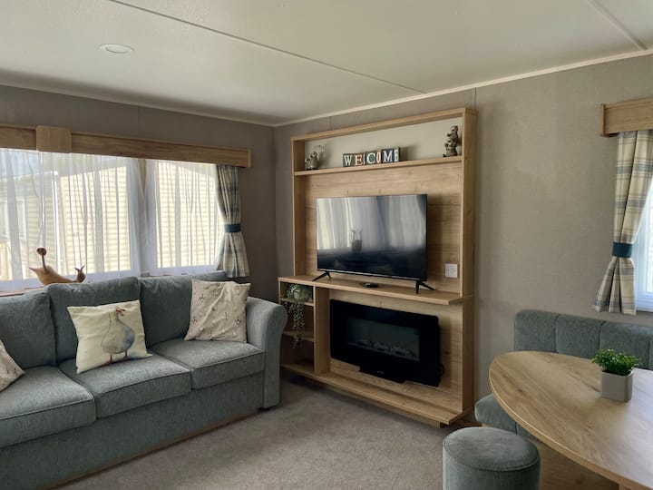 Modern 3 Bed Caravan, Hoburne Cotswold - South Cerney