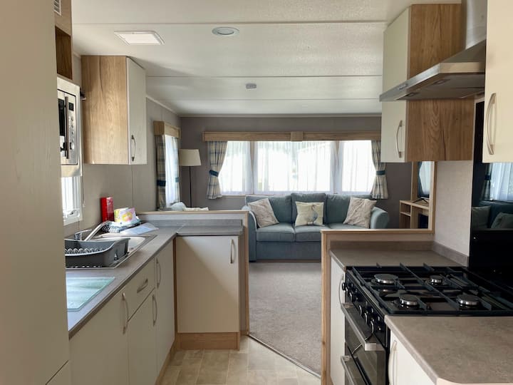 Spacious 3 Bed Caravan In South Cerney - Wiltshire