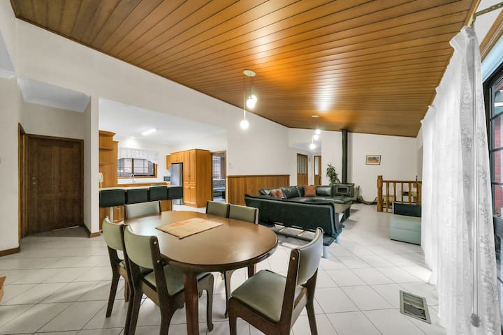 Serene Escape In Altona Meadows - Point Cook