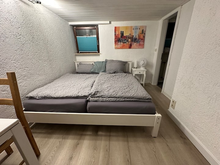 Gästezimmer- Eigenes Bad+wc
200m Zur U-bahn (U6) - Munich