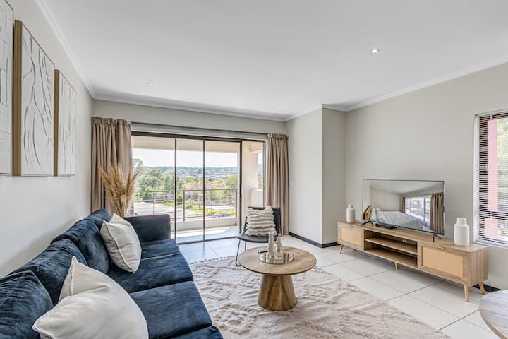 Tranquil Suburban Apartment - Sandton
