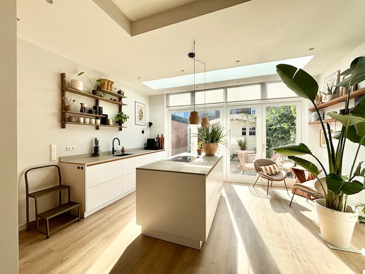 Stylish & Spacious Family Home Close To The Beach - Hollanda