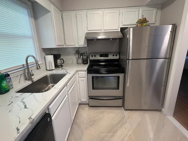 Convenient Comfort ( Near Elon College ) - Burlington, NC