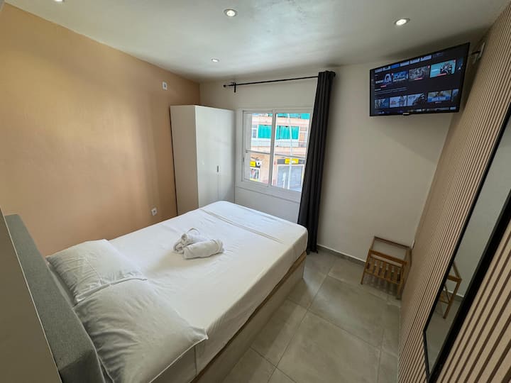 1 Apartamento Nuevo Con Cocina. Frente Al Metro E5 - Molins de Rei