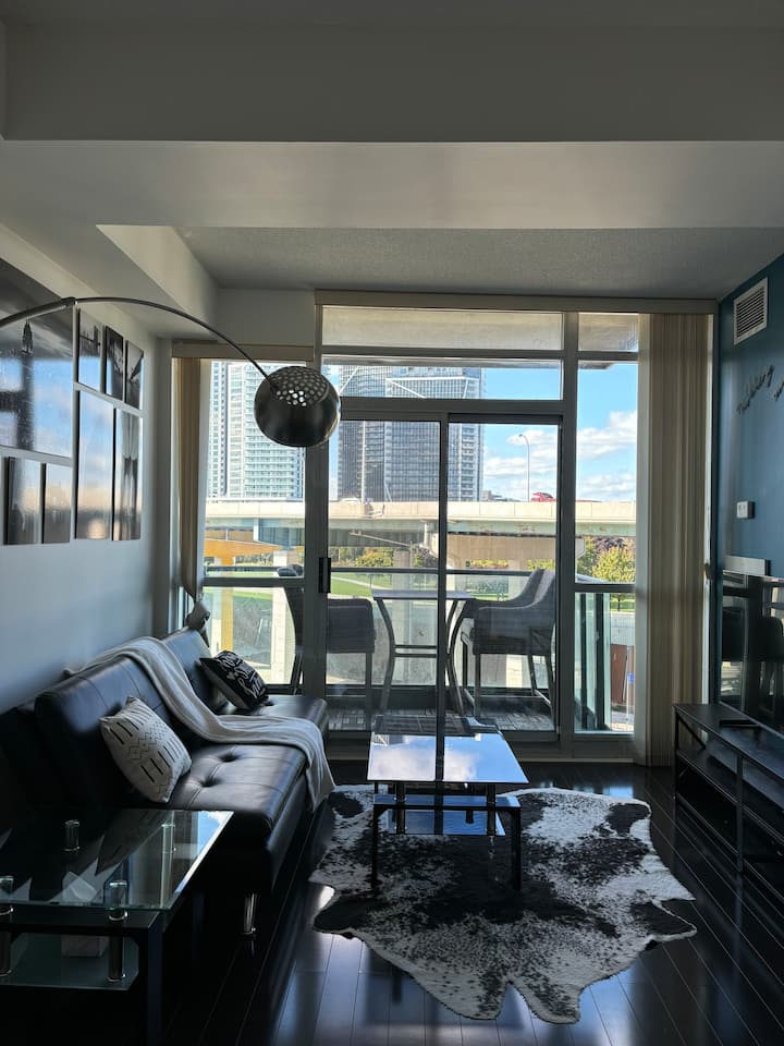 Modern Place Heart Of Toronto+free Parking & Wifi - Toronto