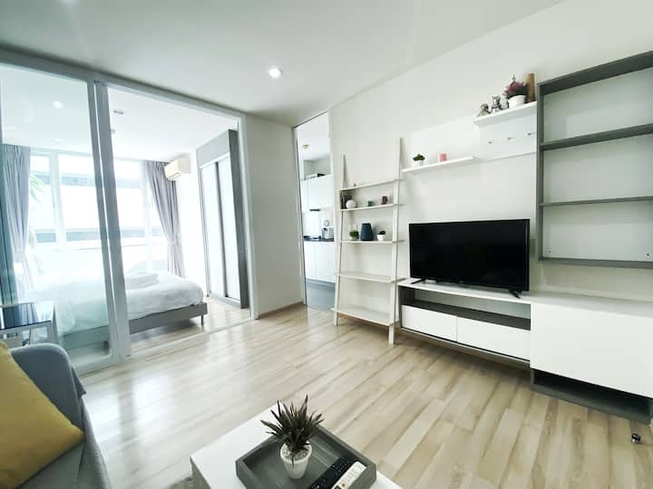 The Base Downtown Cozy Apartment - Phuket