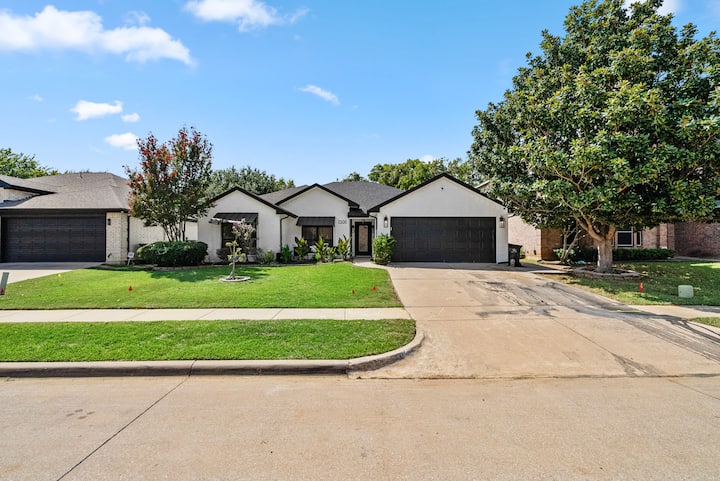 Luxury Leisure Lounge - Arlington, TX