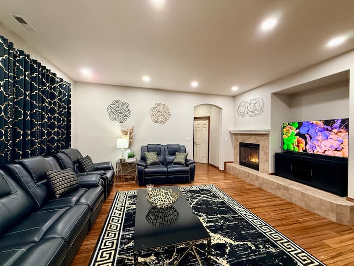 B17: Aura Villa: Fenced, Central Location - Woodinville, WA