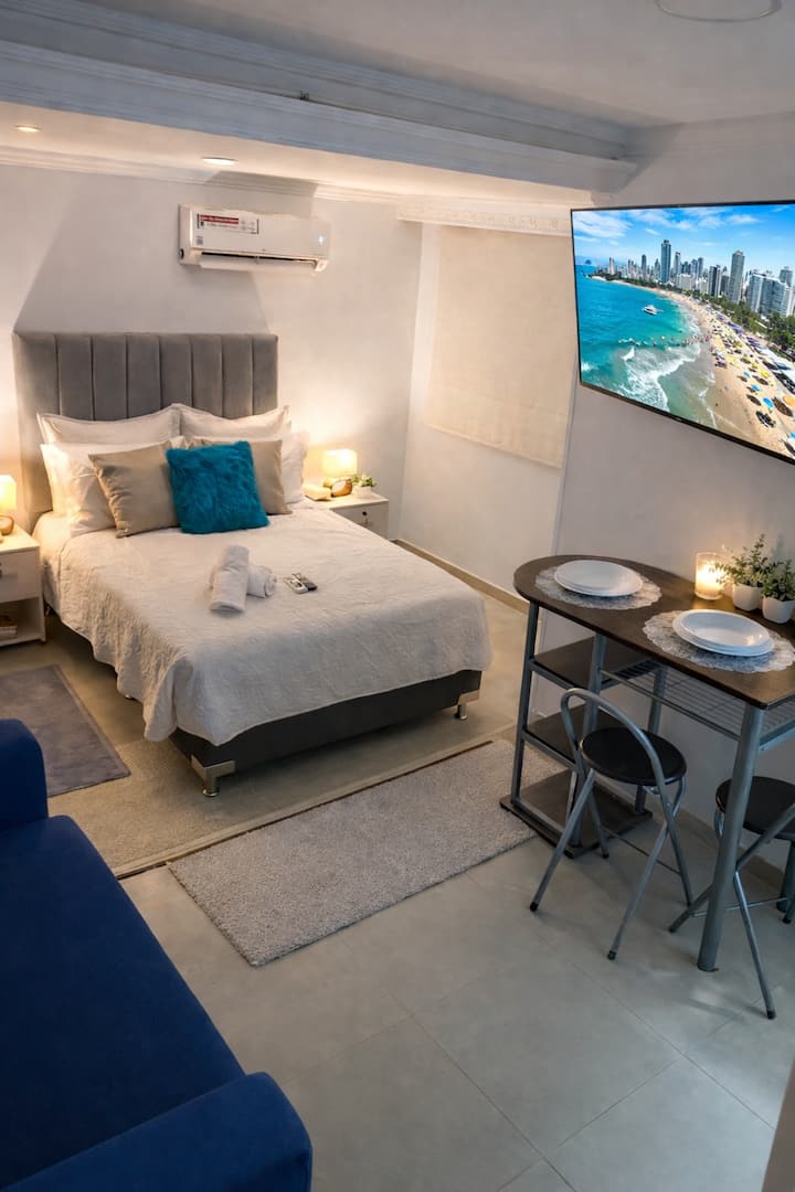 Economical Studio Apartment One Block From The Beach - Cartagena