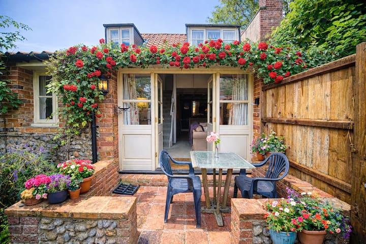 Countryside Escape, Oozing With Character & Charm - Fakenham