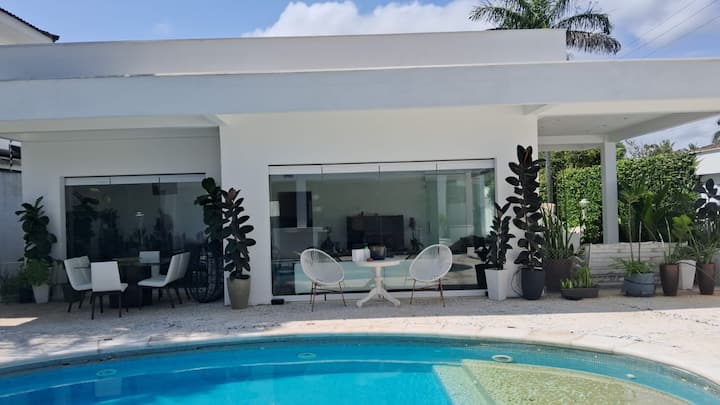 Refúgio Tropical Com 5 Suítes, Piscina E Jacuzzi - Guarujá