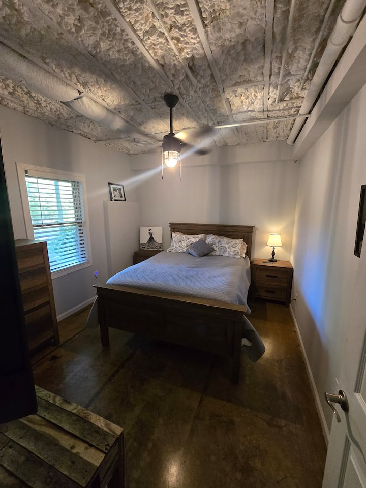 Cool Room In A Finished Basement - Monroe, GA