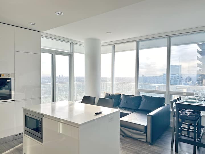 Brentwood Central Living 2br/2ba - Burnaby