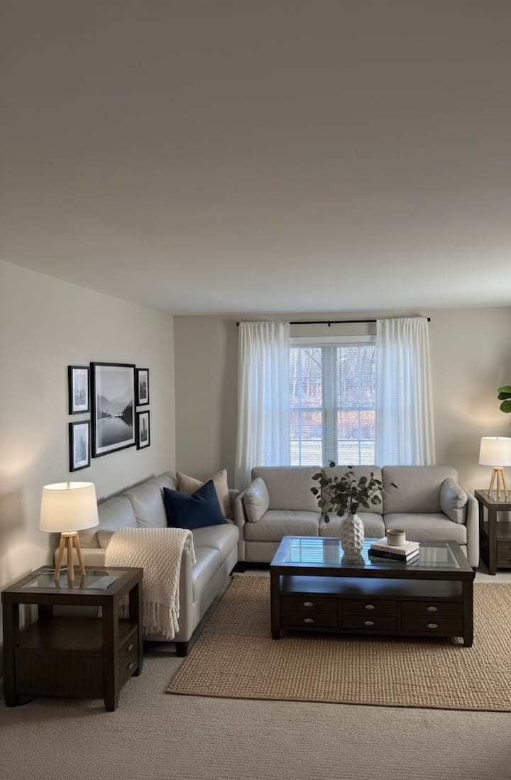 The Farmington Trails Getaway (Entire Home) - Bristol, CT