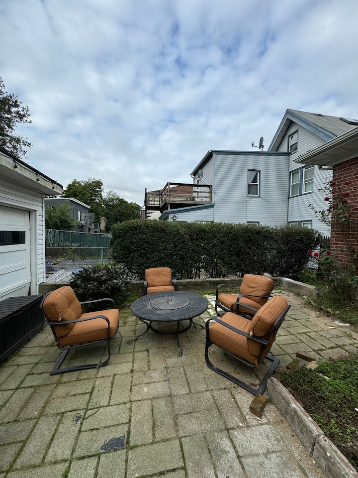 Garden Apartment In A Private Home With Backyard - Staten Island, NY