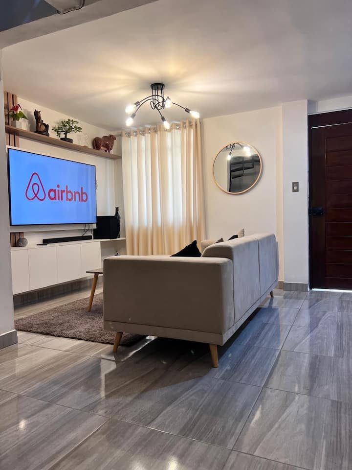 Moderna Casa De 2 Pisos. - Chiclayo