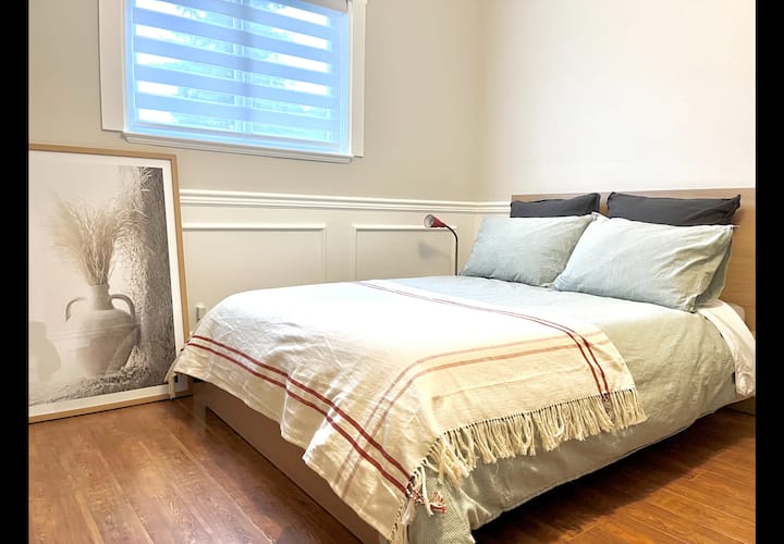 Luxury Brand- New Suite With Private Bathroom - Surrey