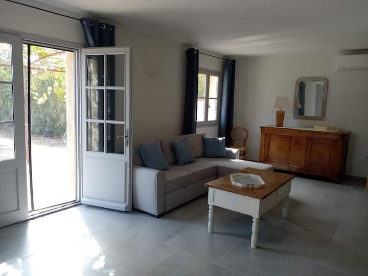 Maison De Campagne, Au Calme, 2 Chambres, Piscine. - Arles, France