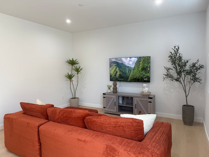 3b2.5b Brand New Modern 0.5hr Disney Pet Friendly - Covina, CA