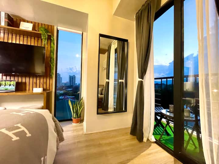 Urban Loft 
Balcony View,nice Pool,near It Park - Cebu