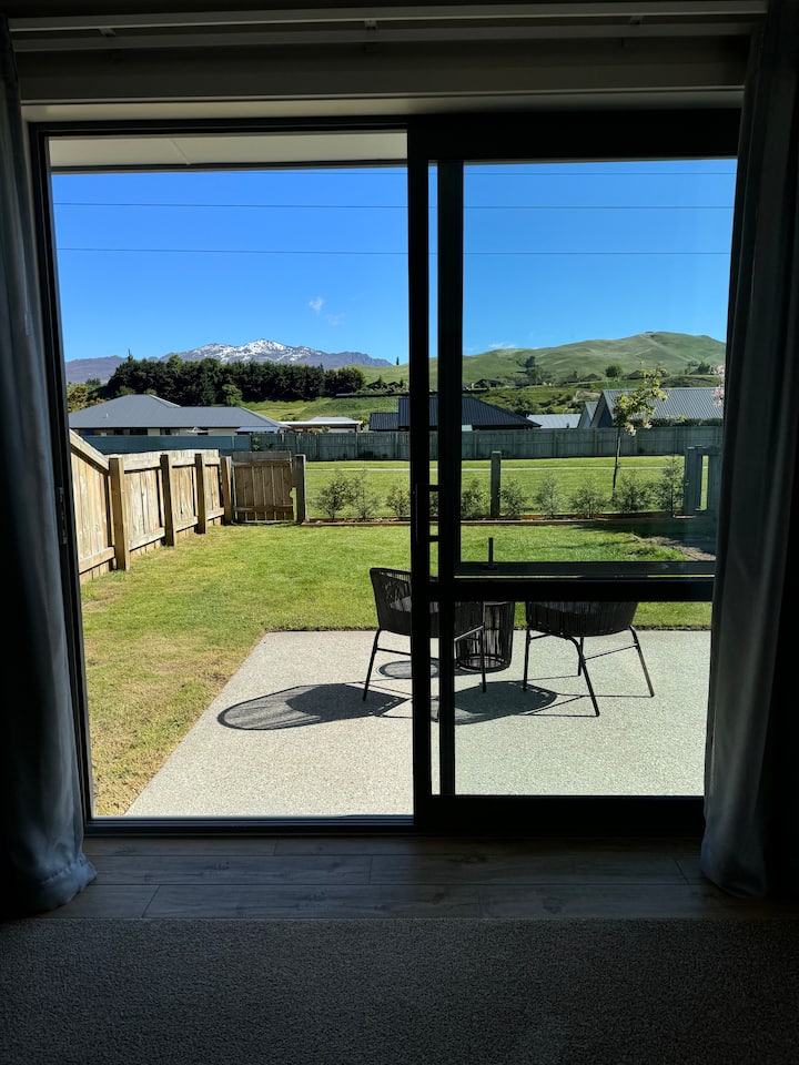 Queenstown Apt With Stunning Mountain Views - Queenstown, New Zealand