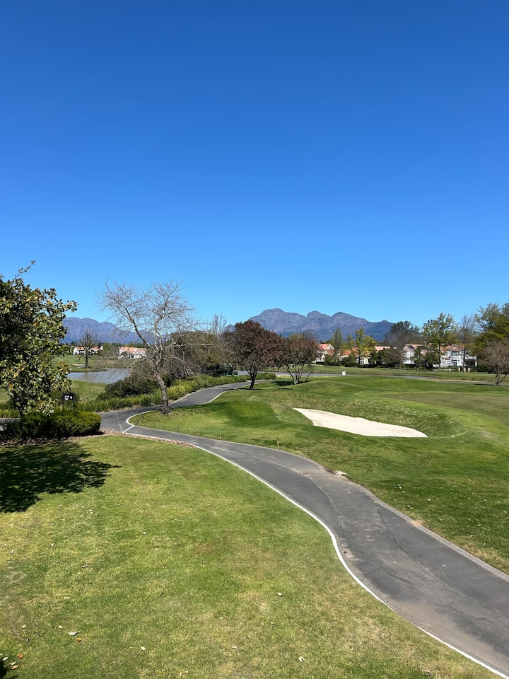 Large One Bedroom Golf Apartment - Paarl