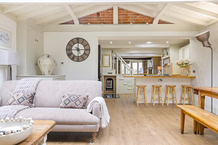 Hilltop Mews - United Kingdom