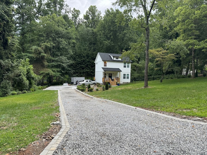 New Home Nestled In The Valley! - Hendersonville, NC