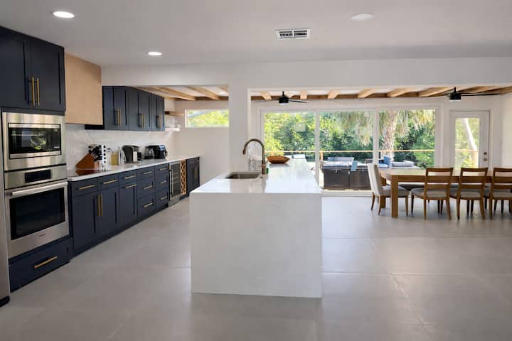 Waterfront Retreat Minutes To Downtown & Beach - Naples, FL